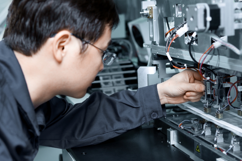 Apprenticeship aselectronics technician at TRICOR | TRICOR
